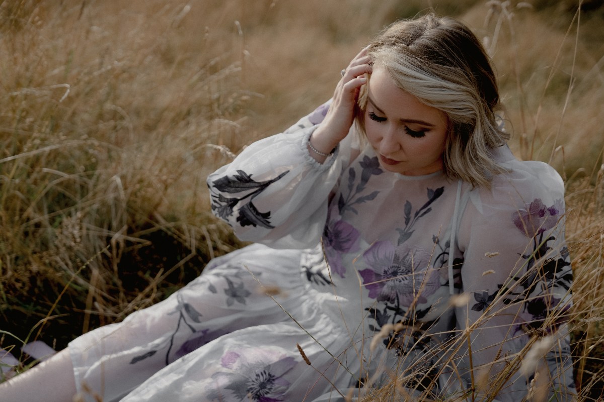 Good Stuff In Between: Scots and Gaelic singer songwriter Ainsley ...